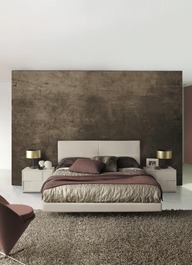 Designbett mit gepolstertem Bettrahmen aus Kunstleder | IDFdesign
